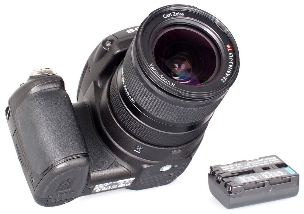 Sony Cyber-shot DSC-R1 Images