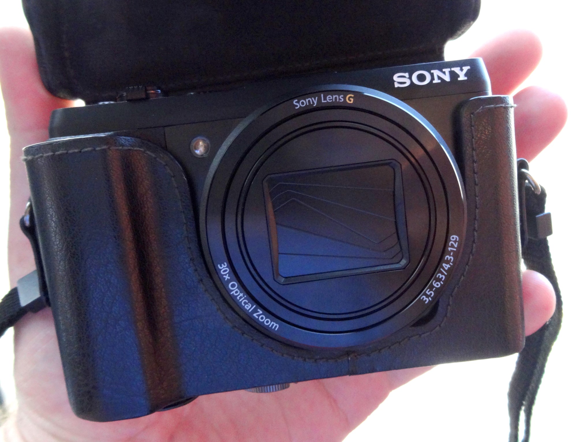 Sony Cyber-shot HX50 Hands-On Preview | ePHOTOzine