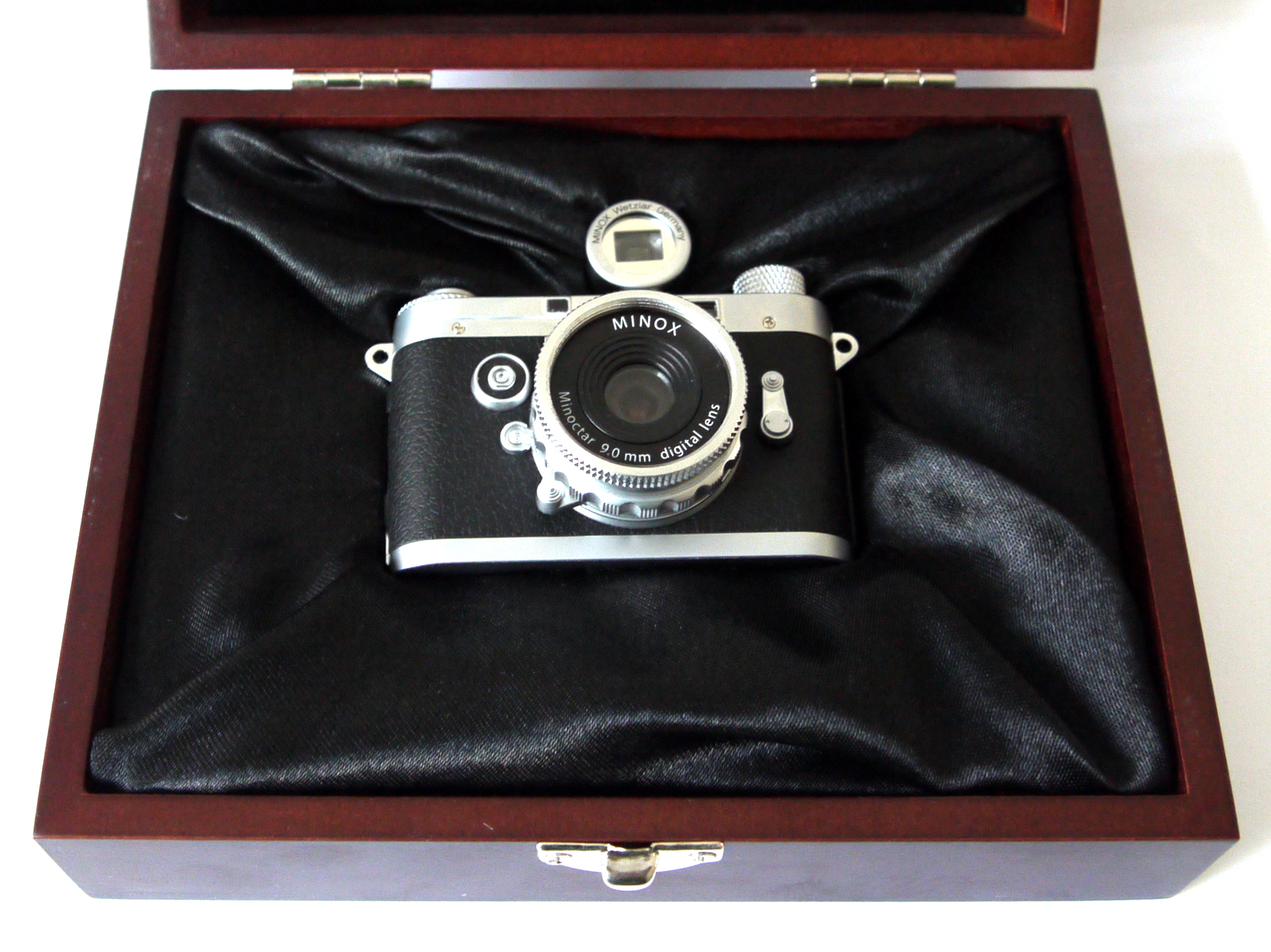 Minox Digital Classic Camera DCC 5.1 Images