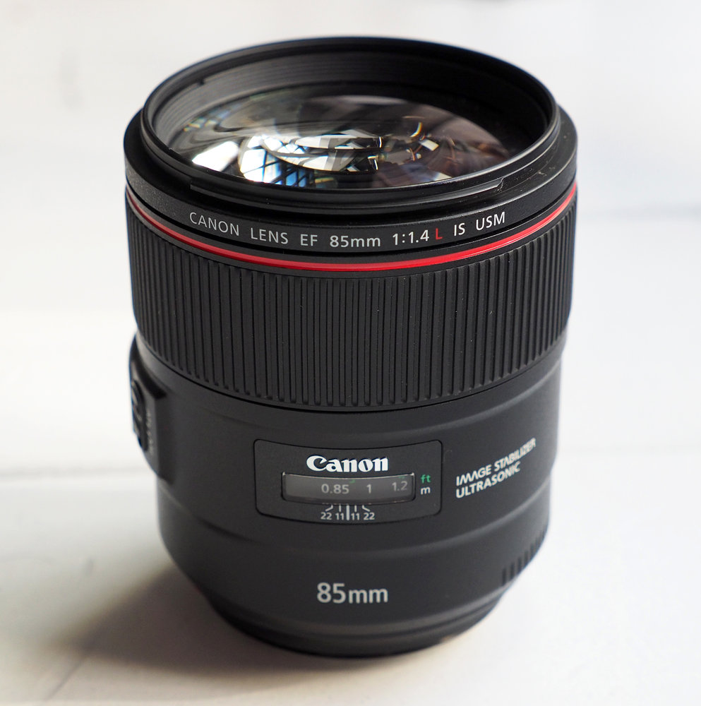 Canon EF 85mm f/1.4L IS USM Images