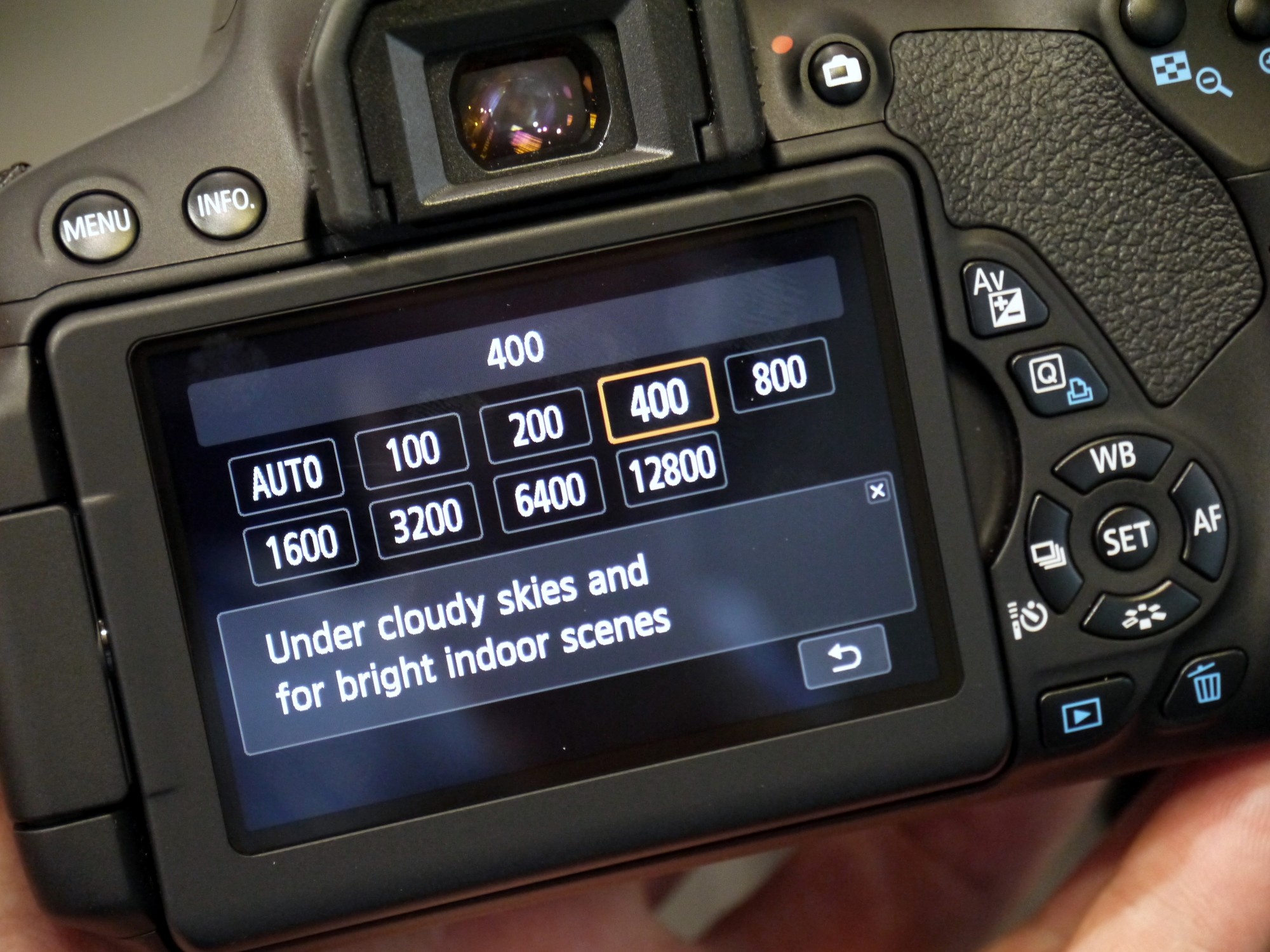 Canon EOS 650D Digital SLR Hands-On Preview | ePHOTOzine