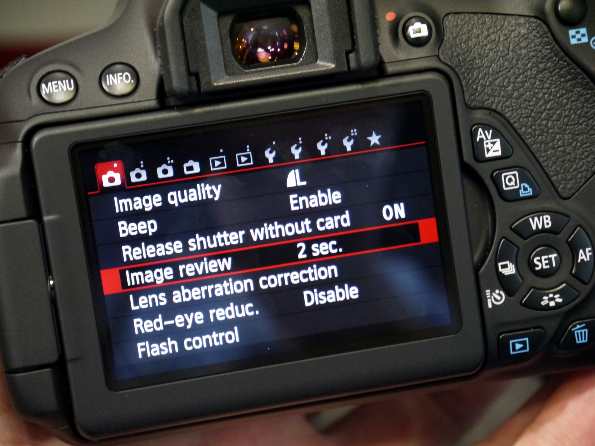 Canon EOS 650D Digital SLR Hands-On Preview | ePHOTOzine