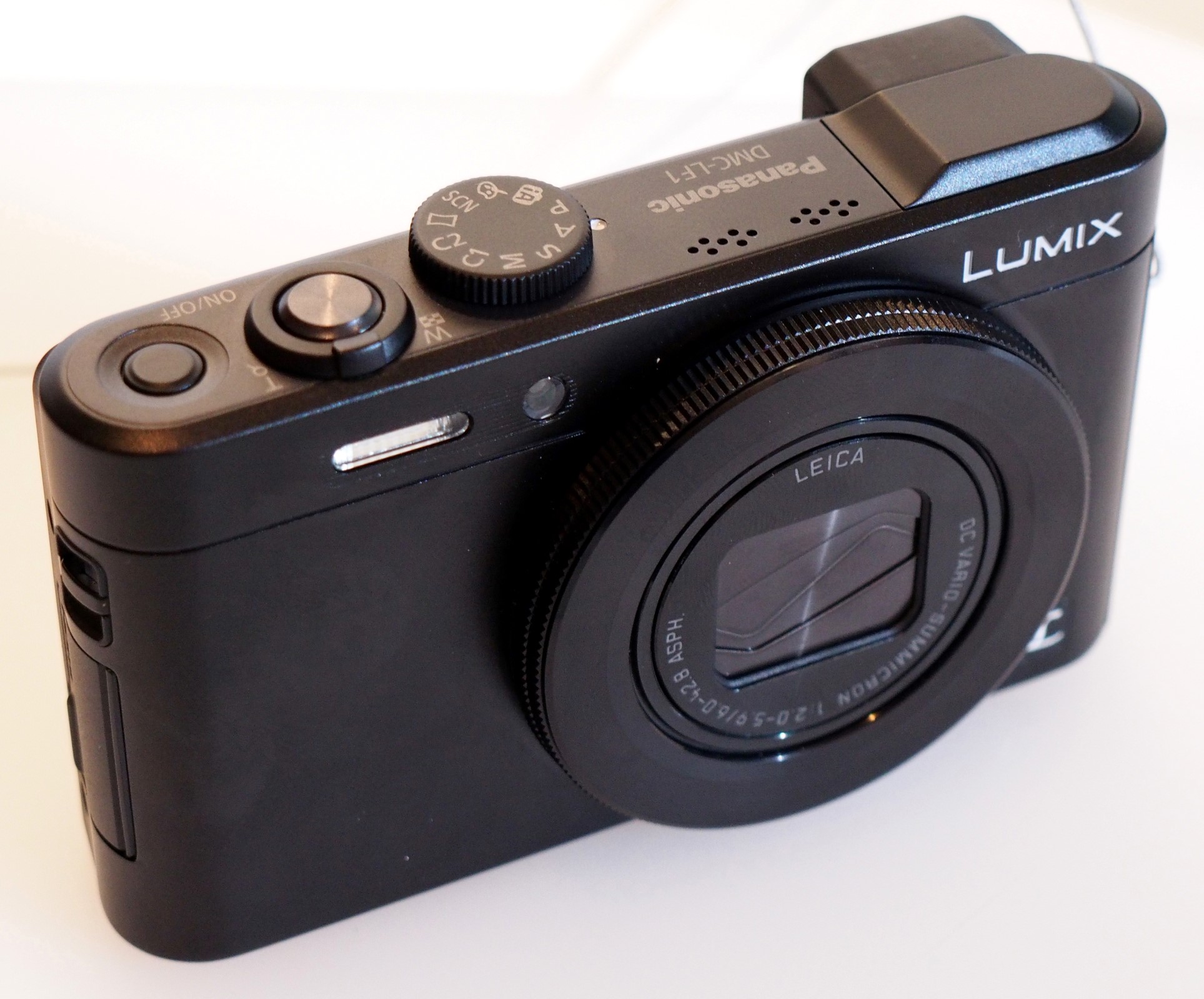 Panasonic Lumix LF1 Hands-On Preview | ePHOTOzine