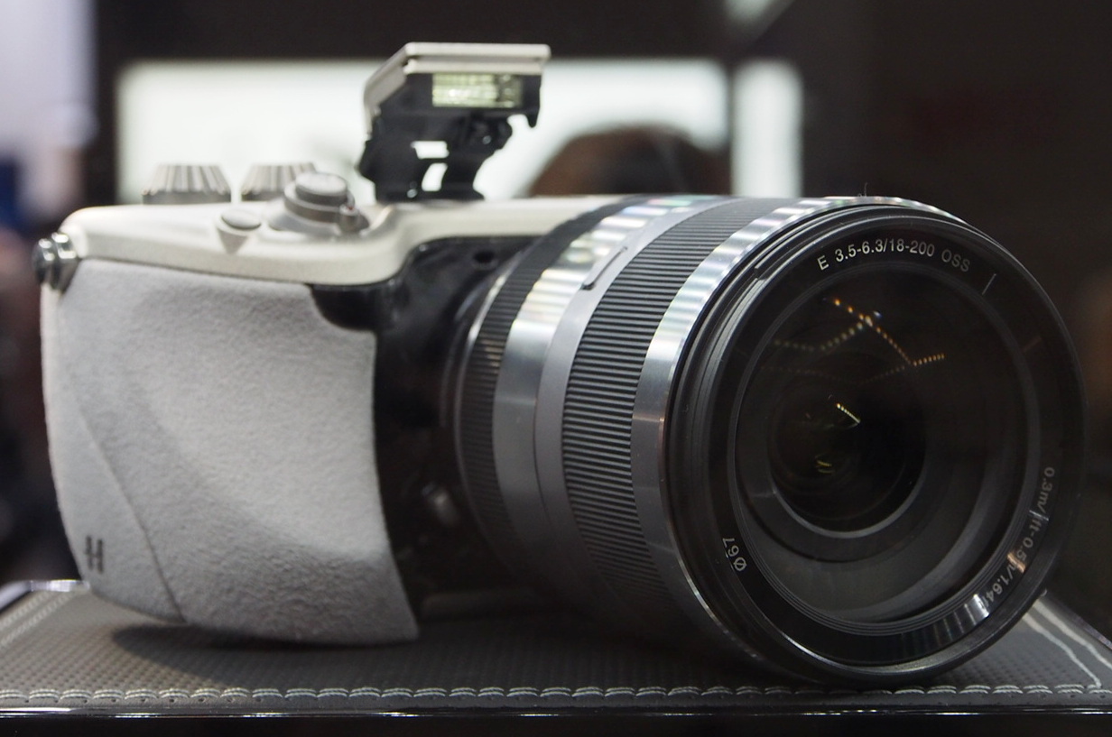 Hasselblad Lunar Hands-On Preview | ePHOTOzine