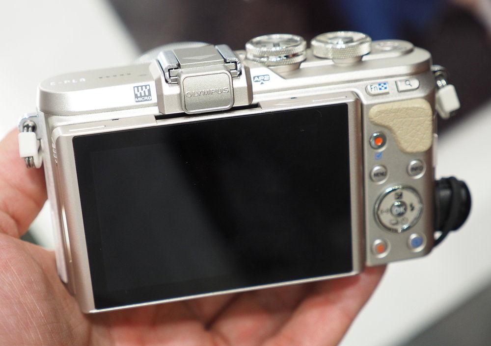 Olympus PEN E-PL8 Hands-On Preview | ePHOTOzine