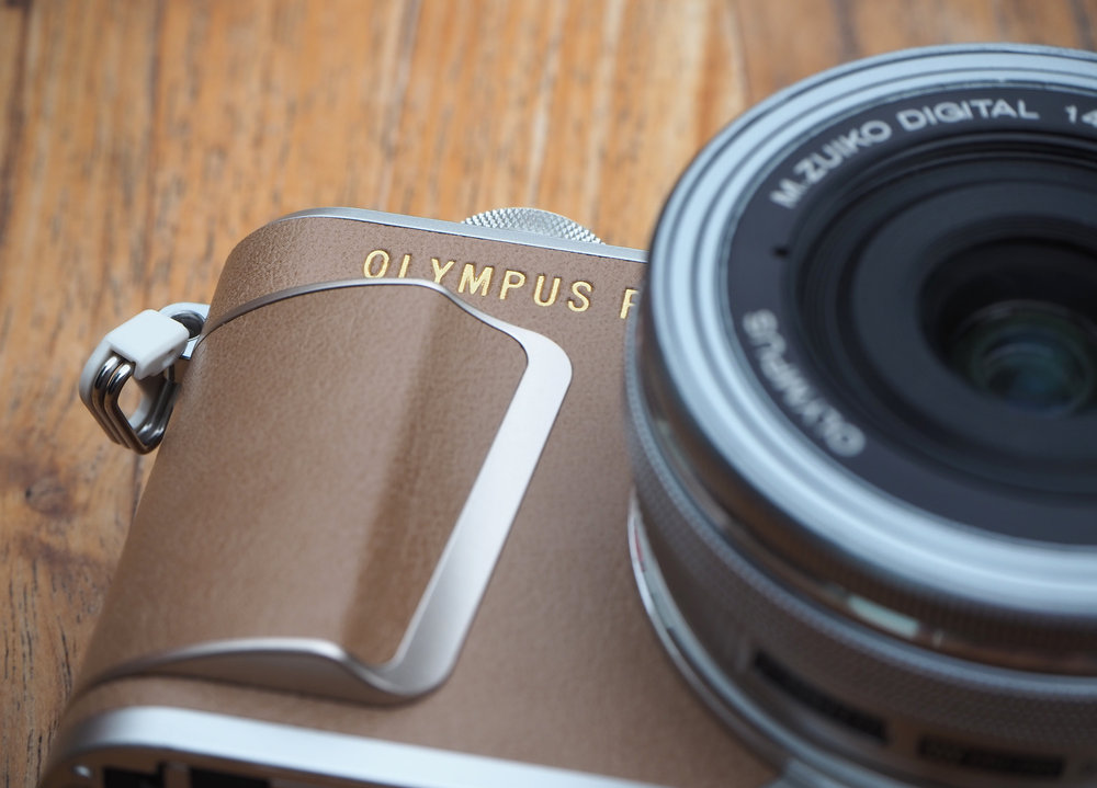Olympus PEN E-PL9 Images