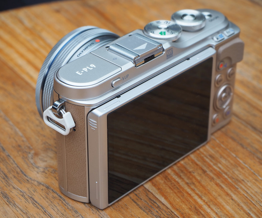Olympus PEN E-PL9 Images