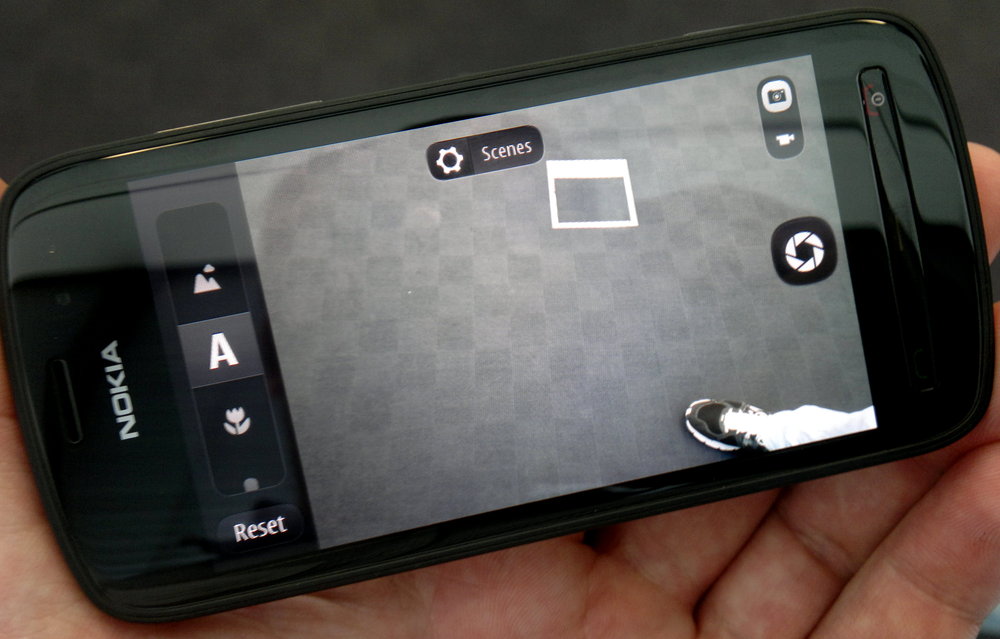 Nokia PureView 808 Images