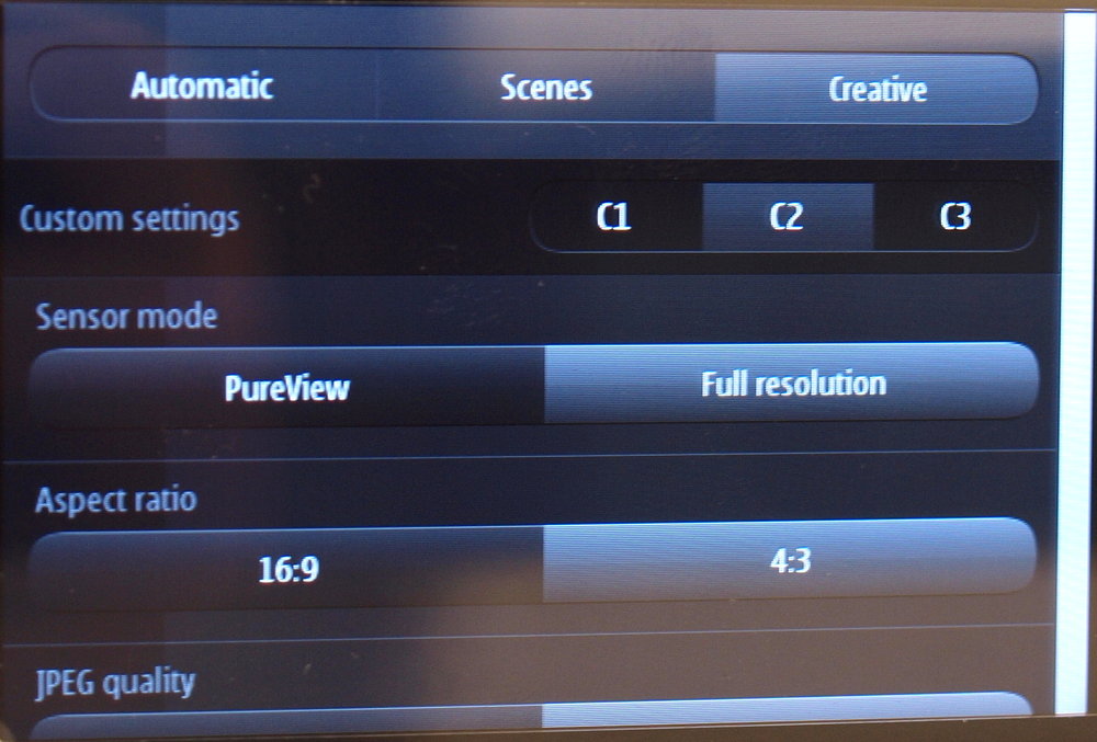 Nokia PureView 808 Images