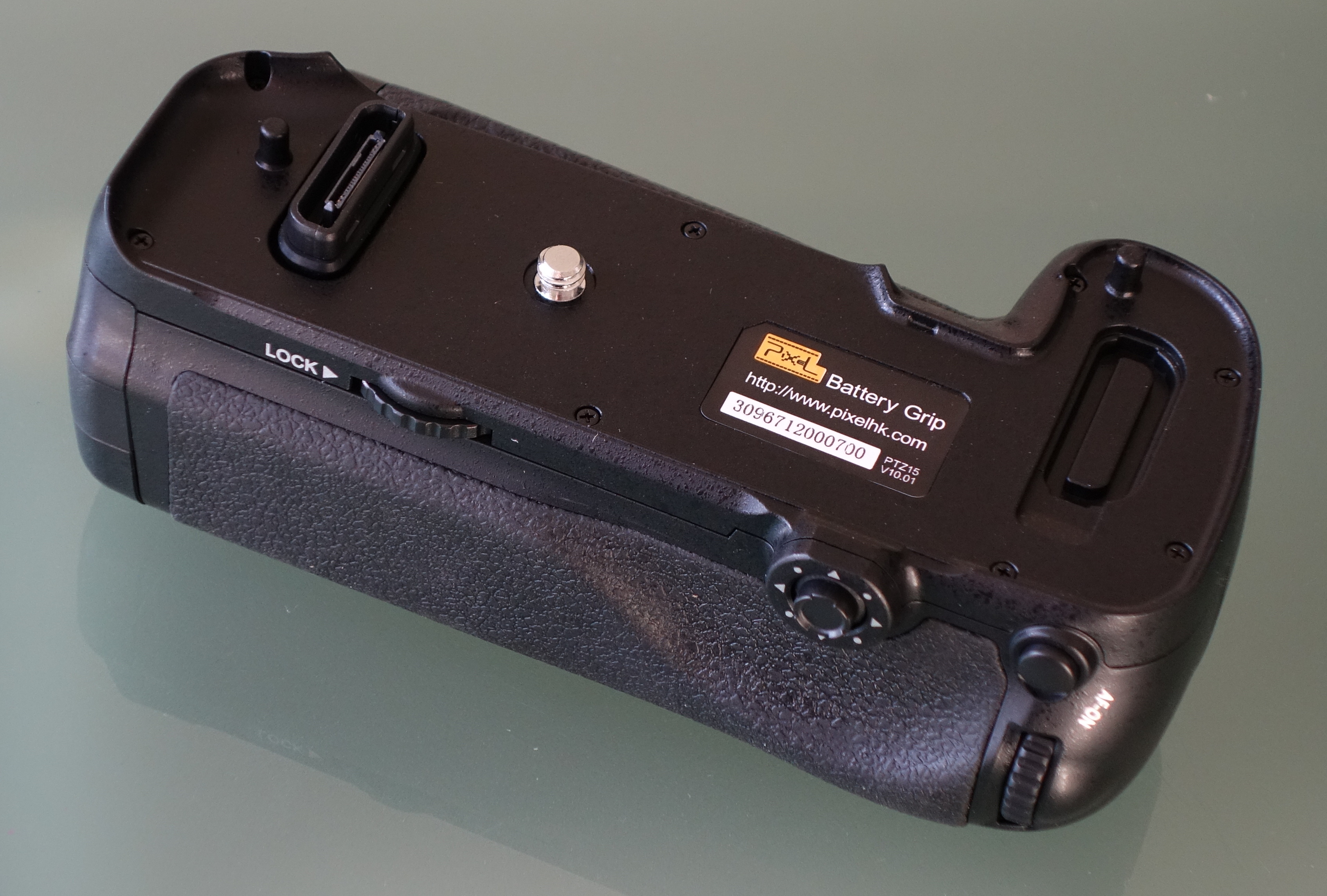 PIXEL Vertex MB-D17 Battery Grip For Nikon D500 | ePHOTOzine