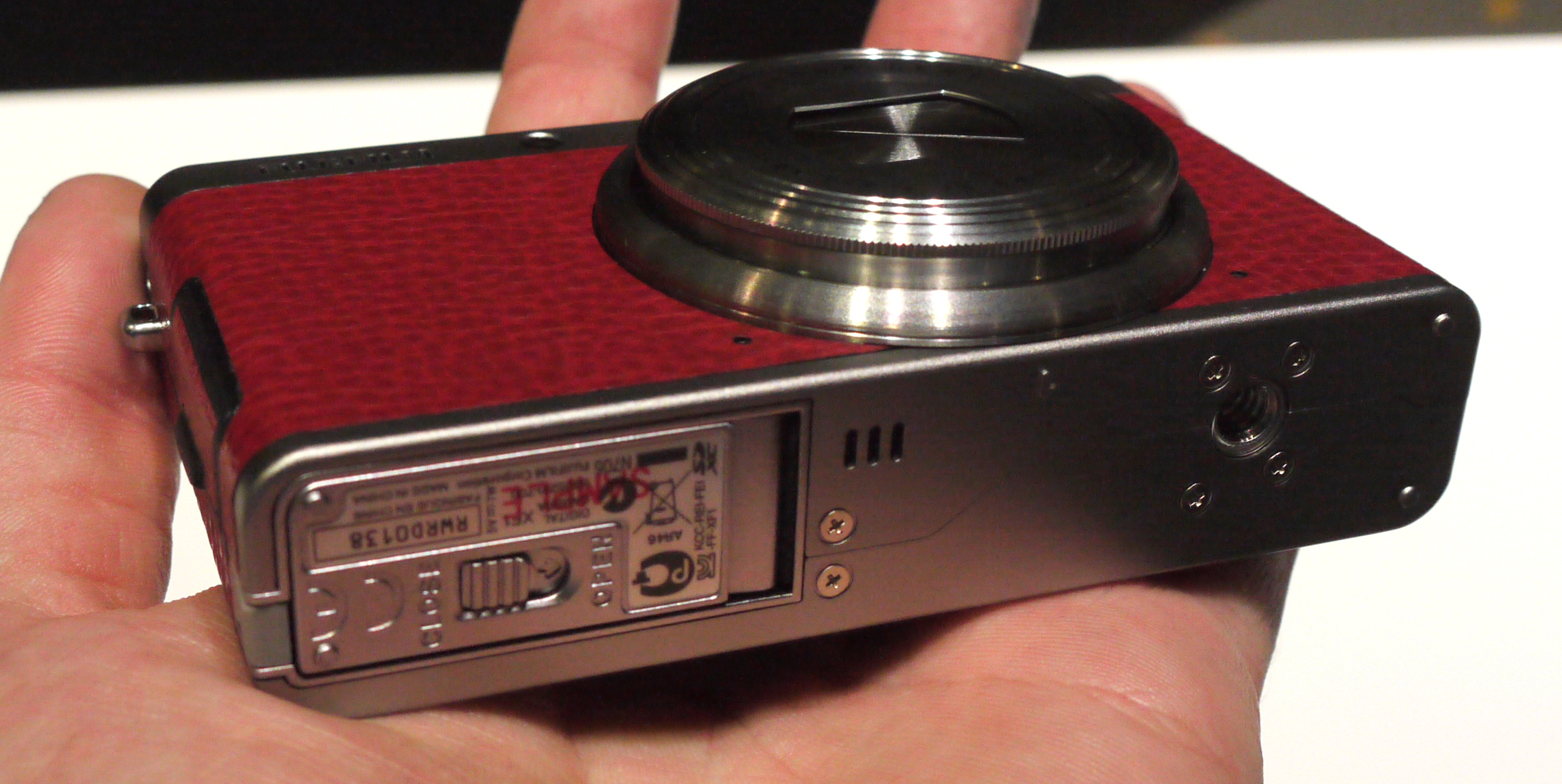 Fujifilm XF1 Premium Compact Hands-On | ePHOTOzine