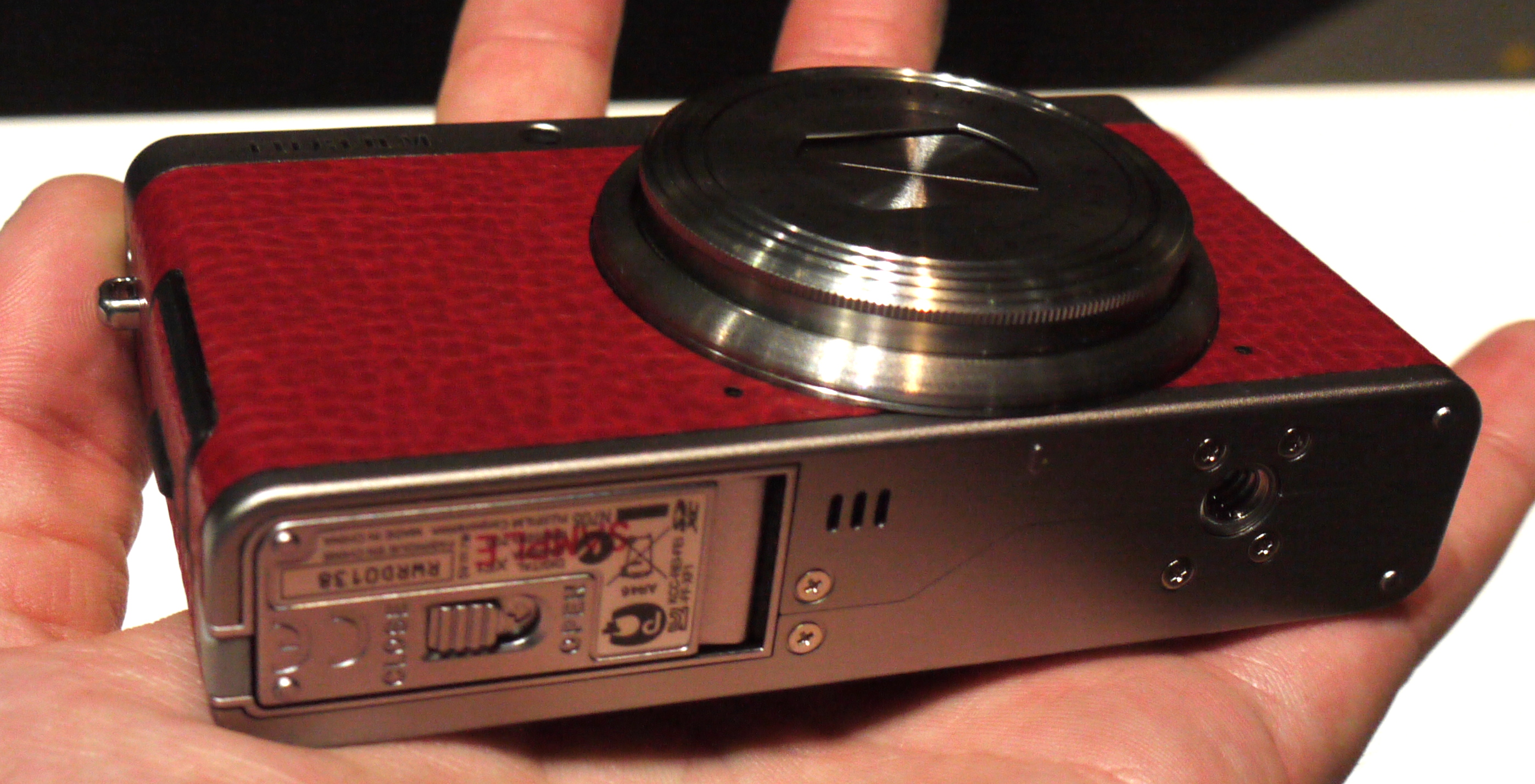 Fujifilm XF1 Premium Compact Hands-On | ePHOTOzine